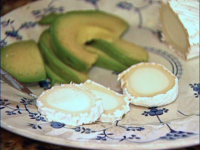 Goat Milk Cheese Maker"s Bloomy Rind Cheese (video)